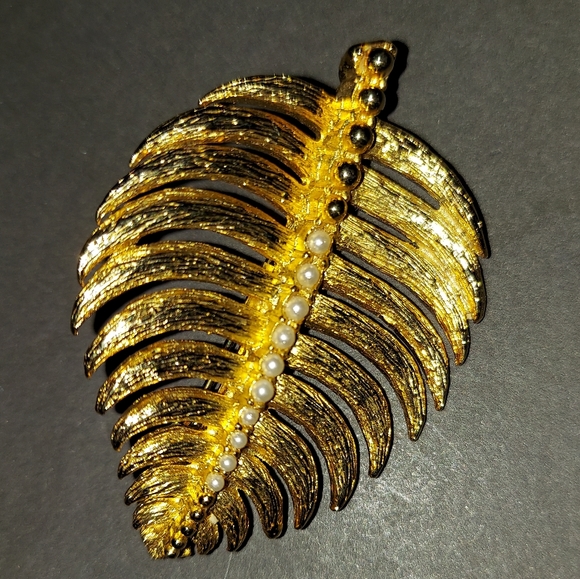 Jewelry | Vintage Leaf Broach | Poshmark